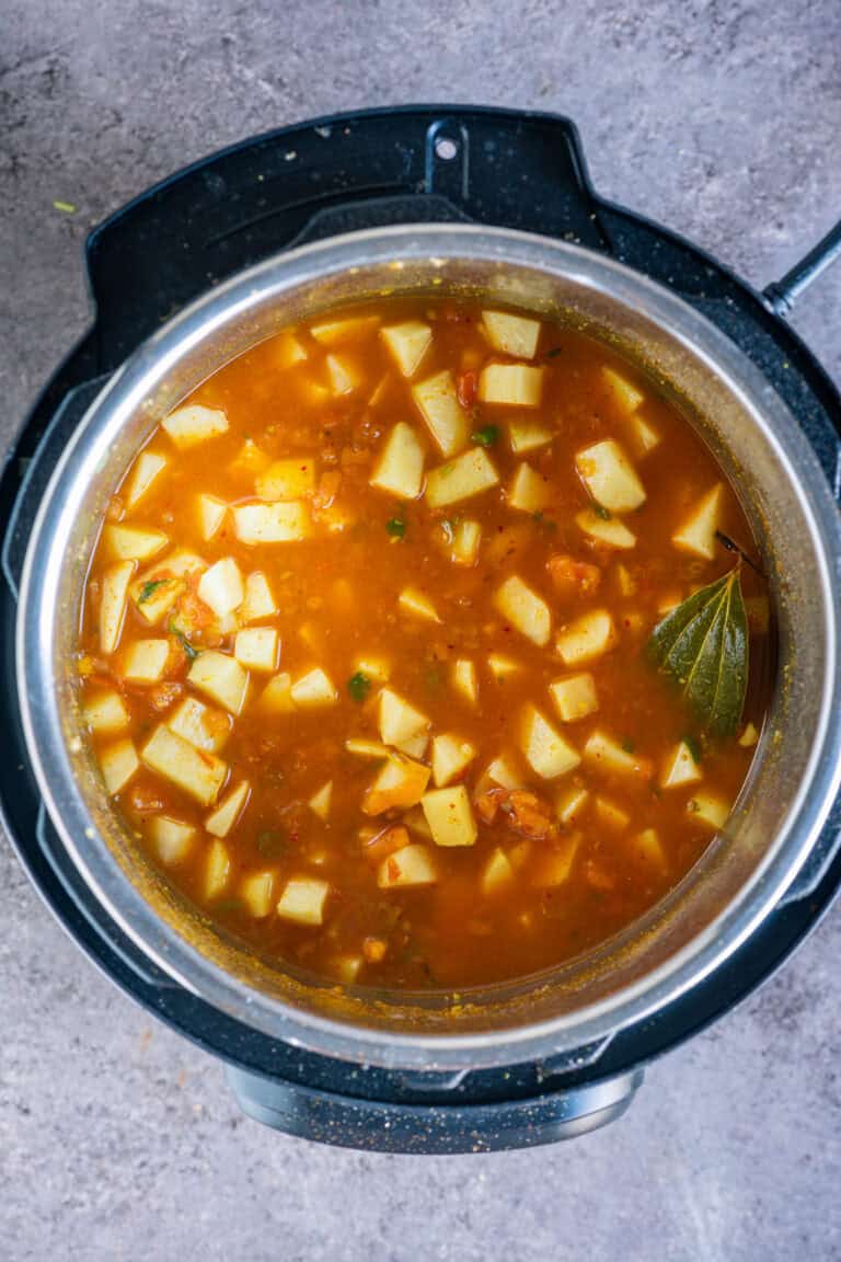 Rasedar Aloo Poori (Vegan Spiced Potato Curry) – Cookilicious