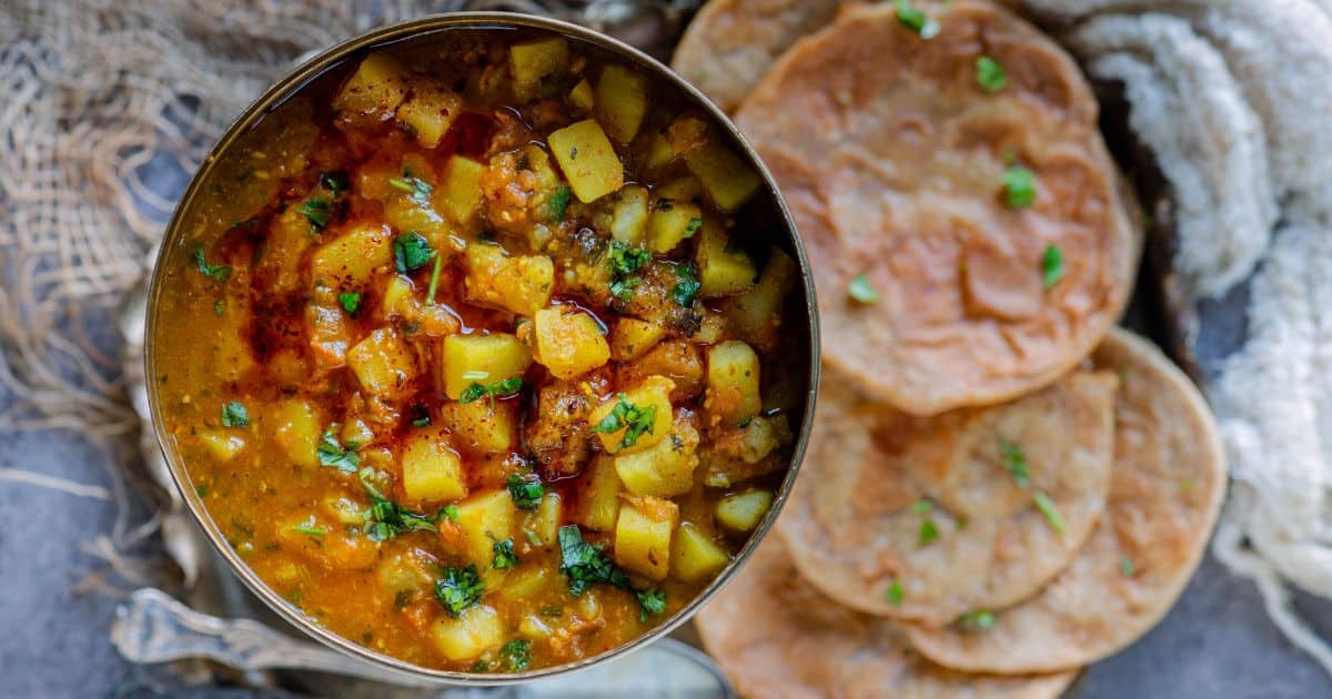 Rasedar Aloo Poori (Vegan Spiced Potato Curry) – Cookilicious